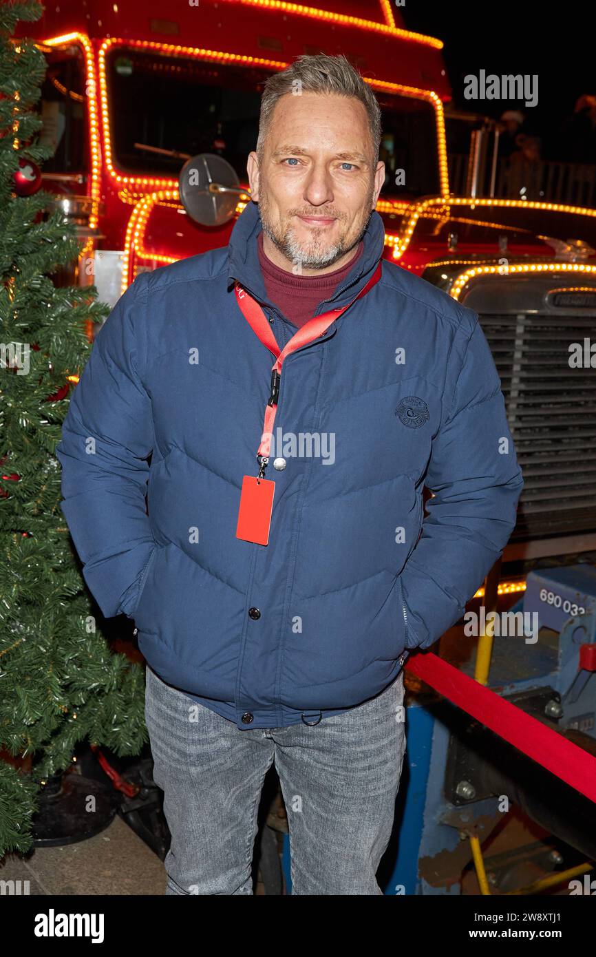 Lars Pape - Coca-Cola Weihnachtstour am Bahnhof Berlin Südkreuz am 22.12.2023. Coca Cola ...