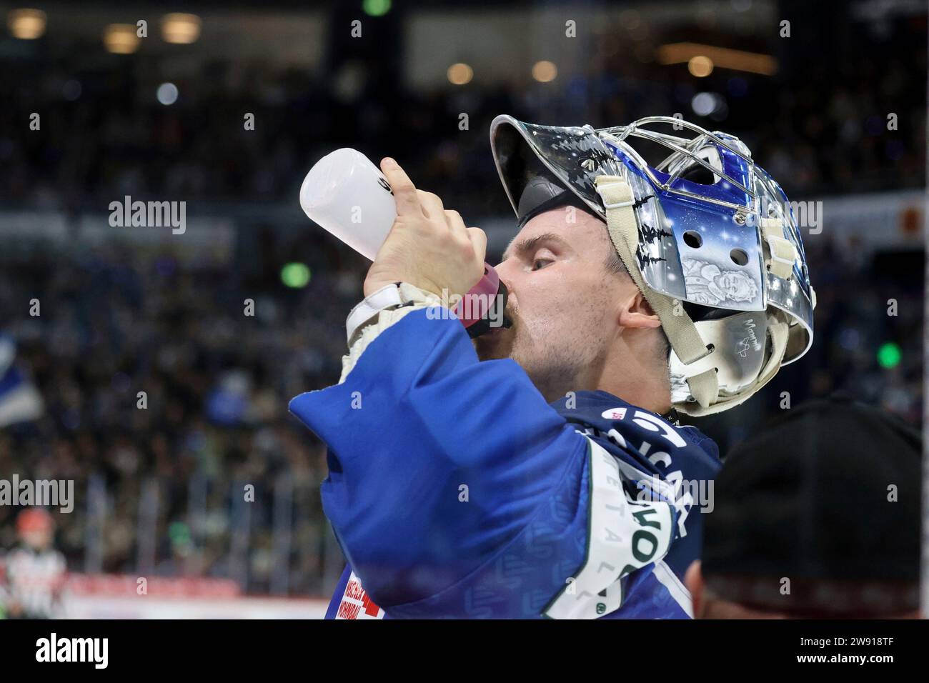 Schluck aus der pulle immagini e fotografie stock ad alta risoluzione ...