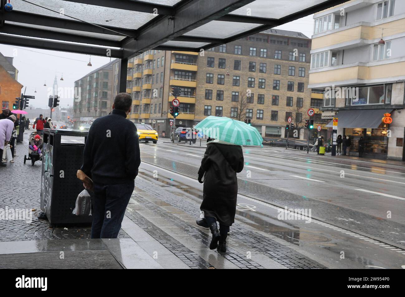 Copenaghen, Danimarca /24 dicembre 2023/.il tempo piove cade nella ...