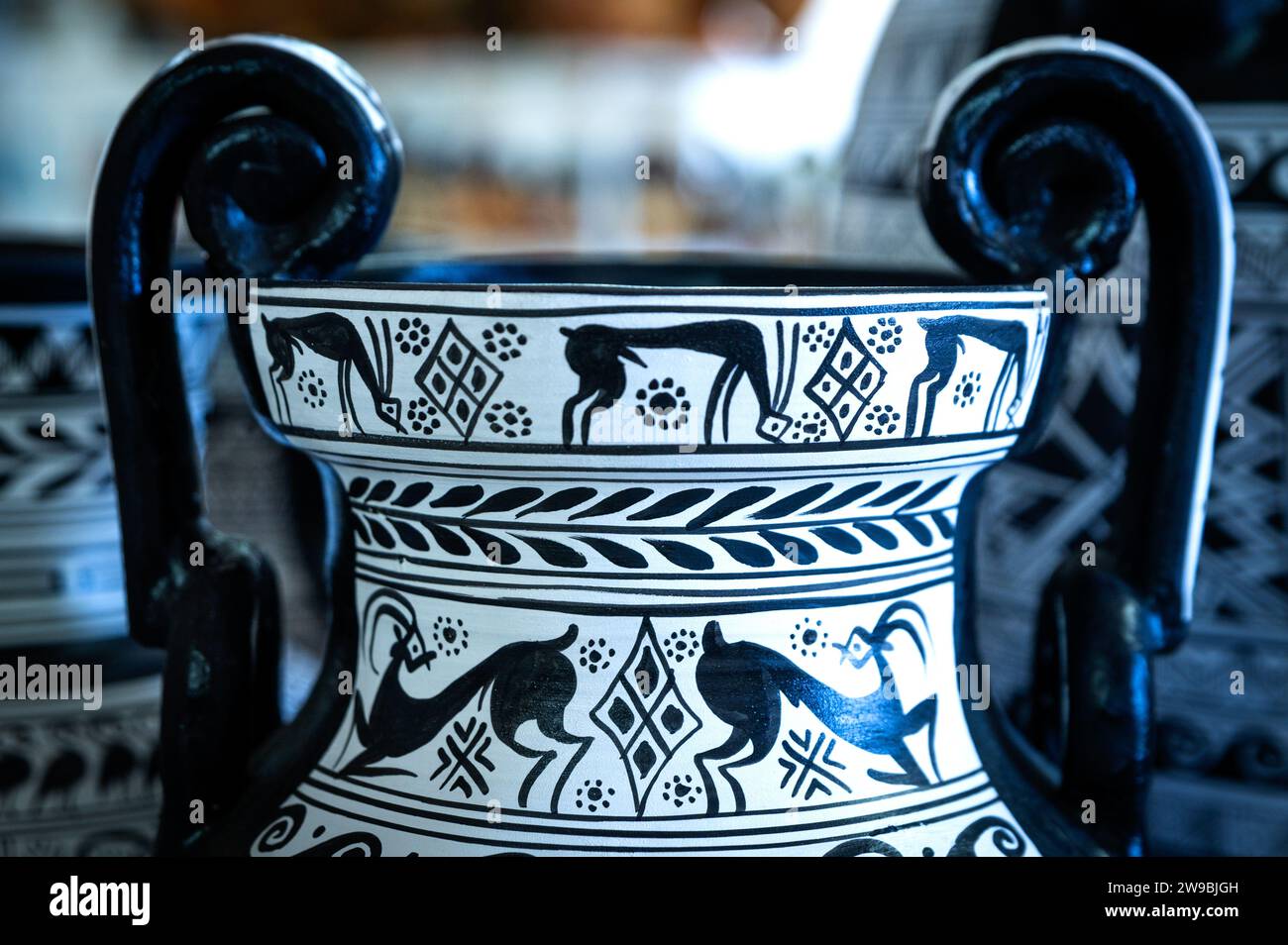 Ceramica greca tipica immagini e fotografie stock ad alta risoluzione ...