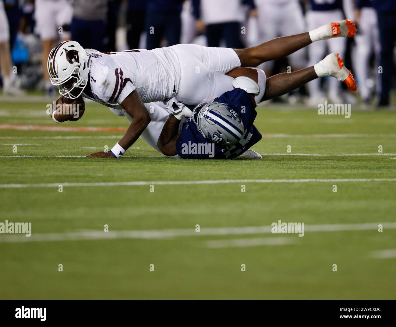 26 dicembre 2023: Il defensive lineman De'Braylon Carroll (55) sack il ...
