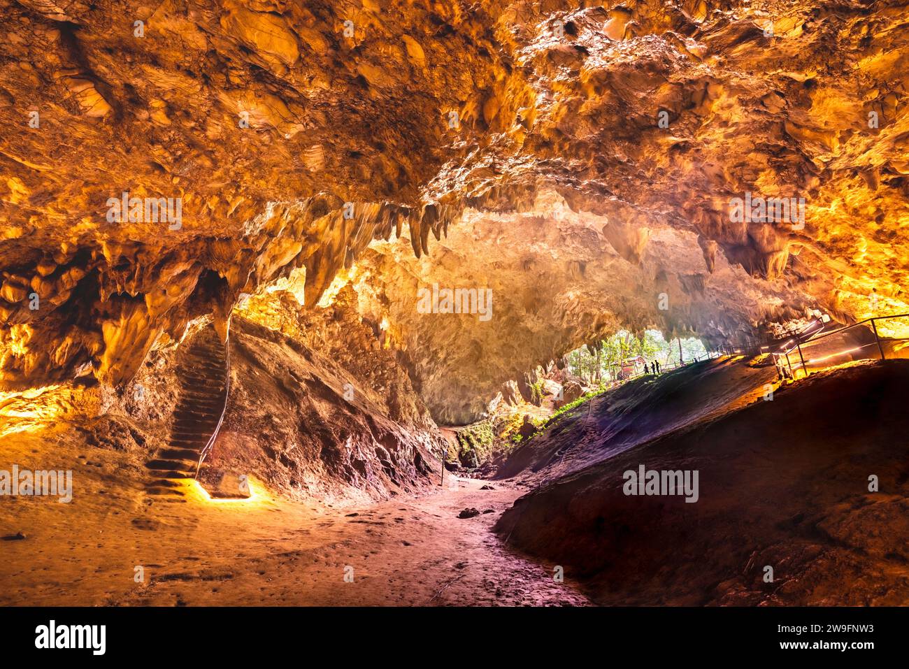 Sistema di grotte nell'estremo nord della Thailandia, nel Parco ...