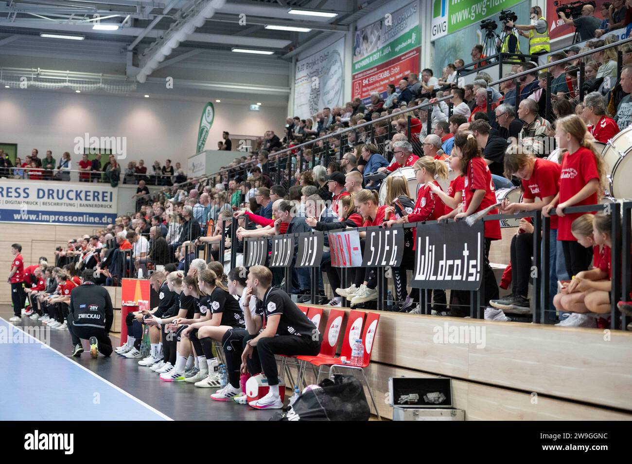 Halle, Deutschland. 27 dicembre 2023. Halle, Deutschland 27. Dicembre 2023: 1.HBL - Frauen ...