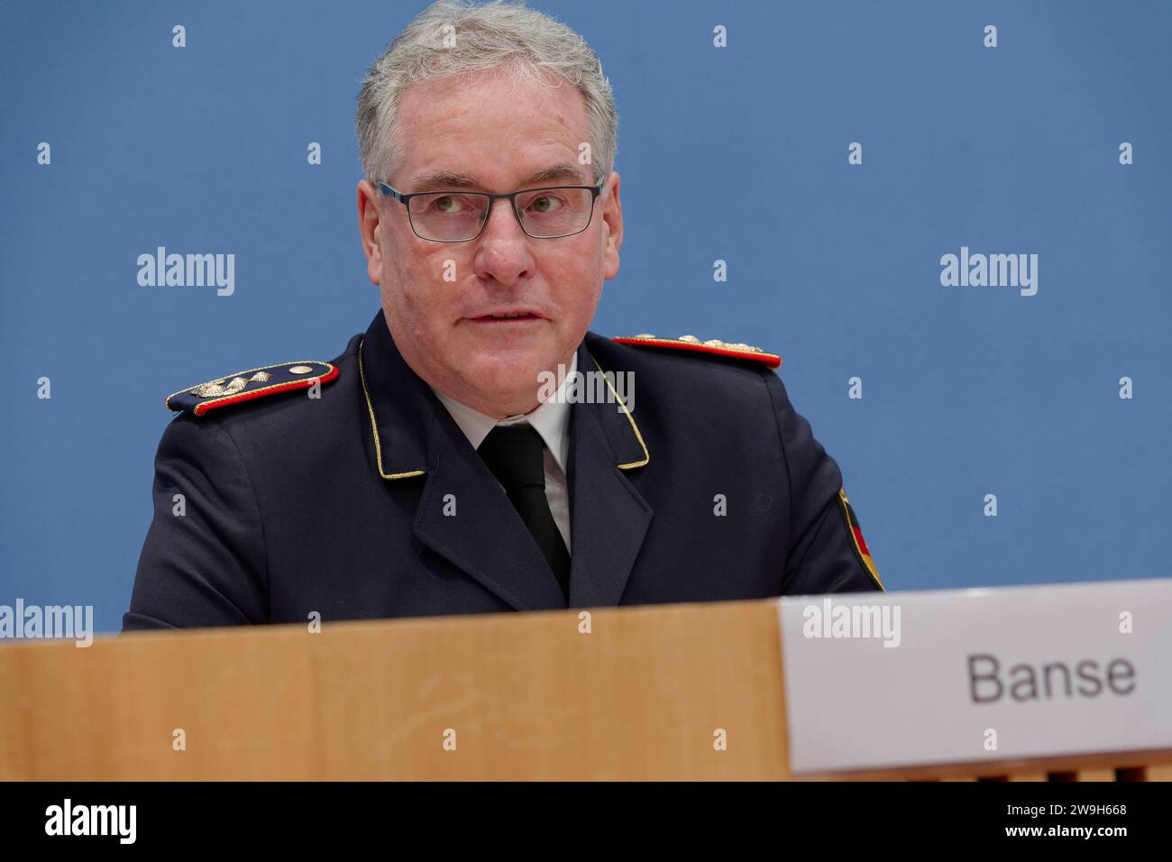 Umfrage Gewalt gegen Einsatzkräfte 2023-12-28 - Deutschland, Berlino ...