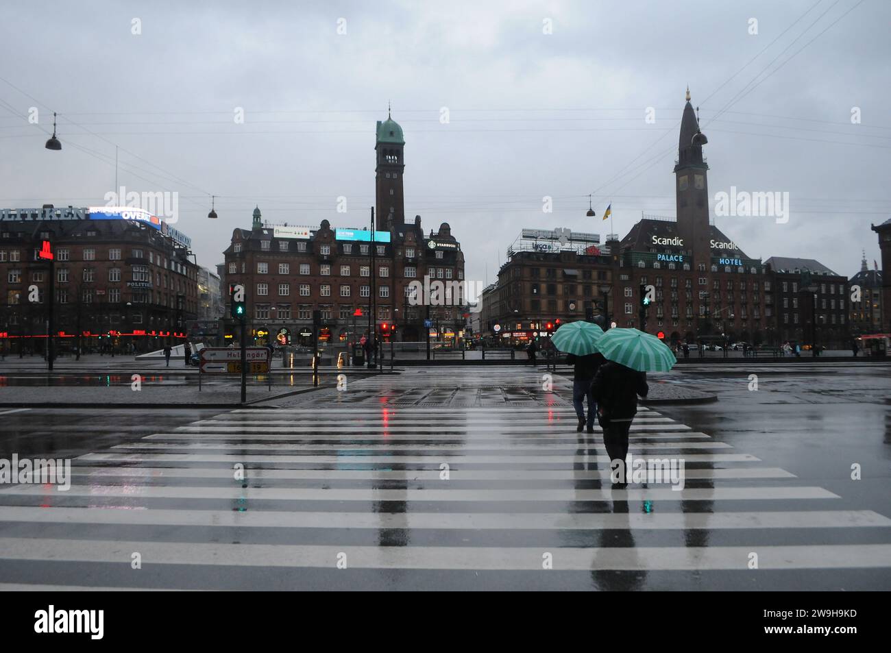 Copenaghen, Danimarca /28 dicembre 2023/.il tempo piove cade nella ...