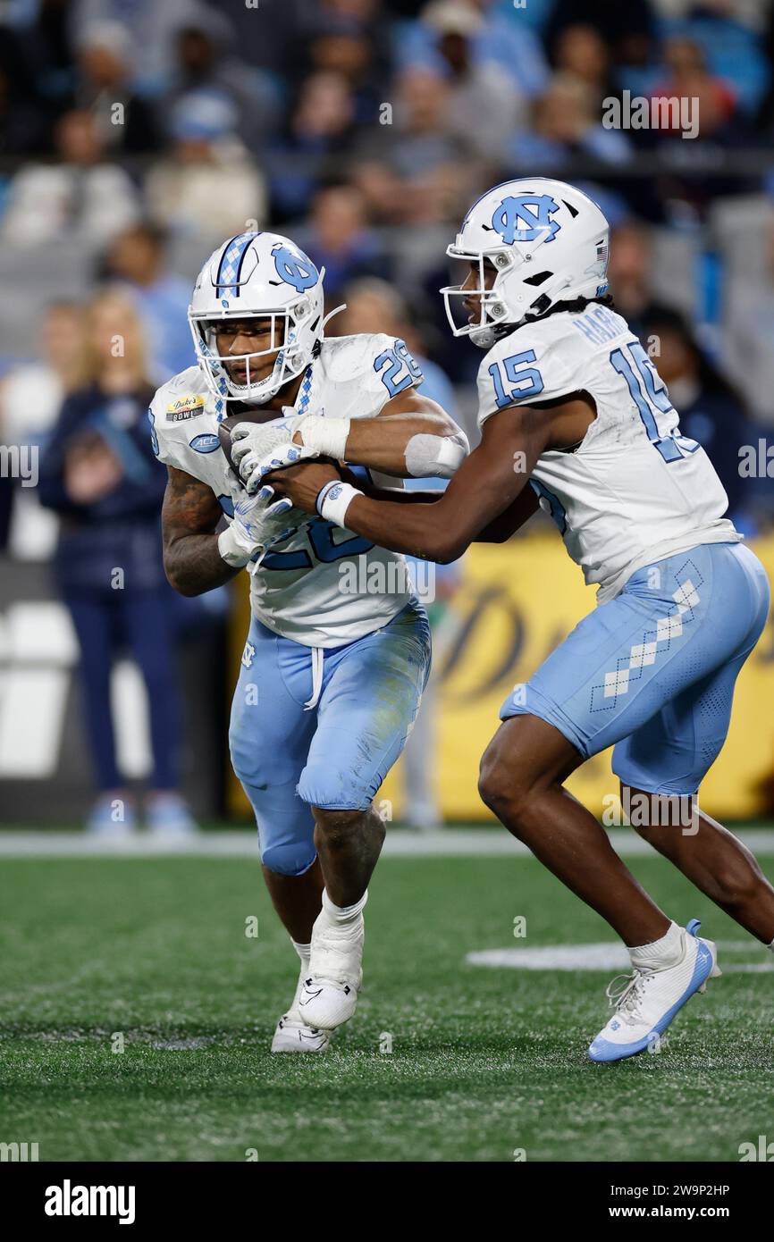 27 dicembre 2023; Charlotte, NC, Stati Uniti; il quarterback dei North ...