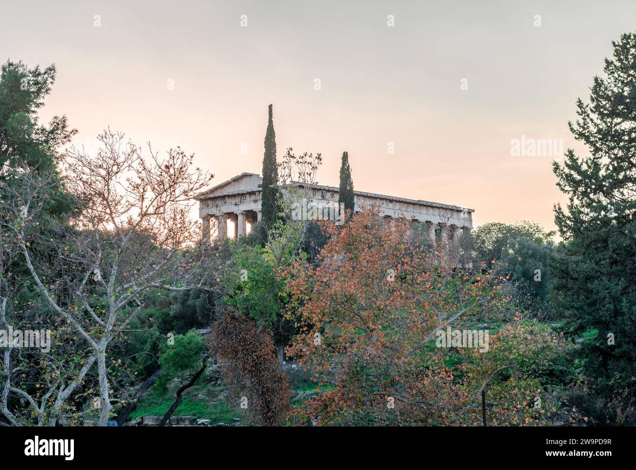 Il Tempio di Efesto, un tempio greco antico ben conservato nell'antica ...