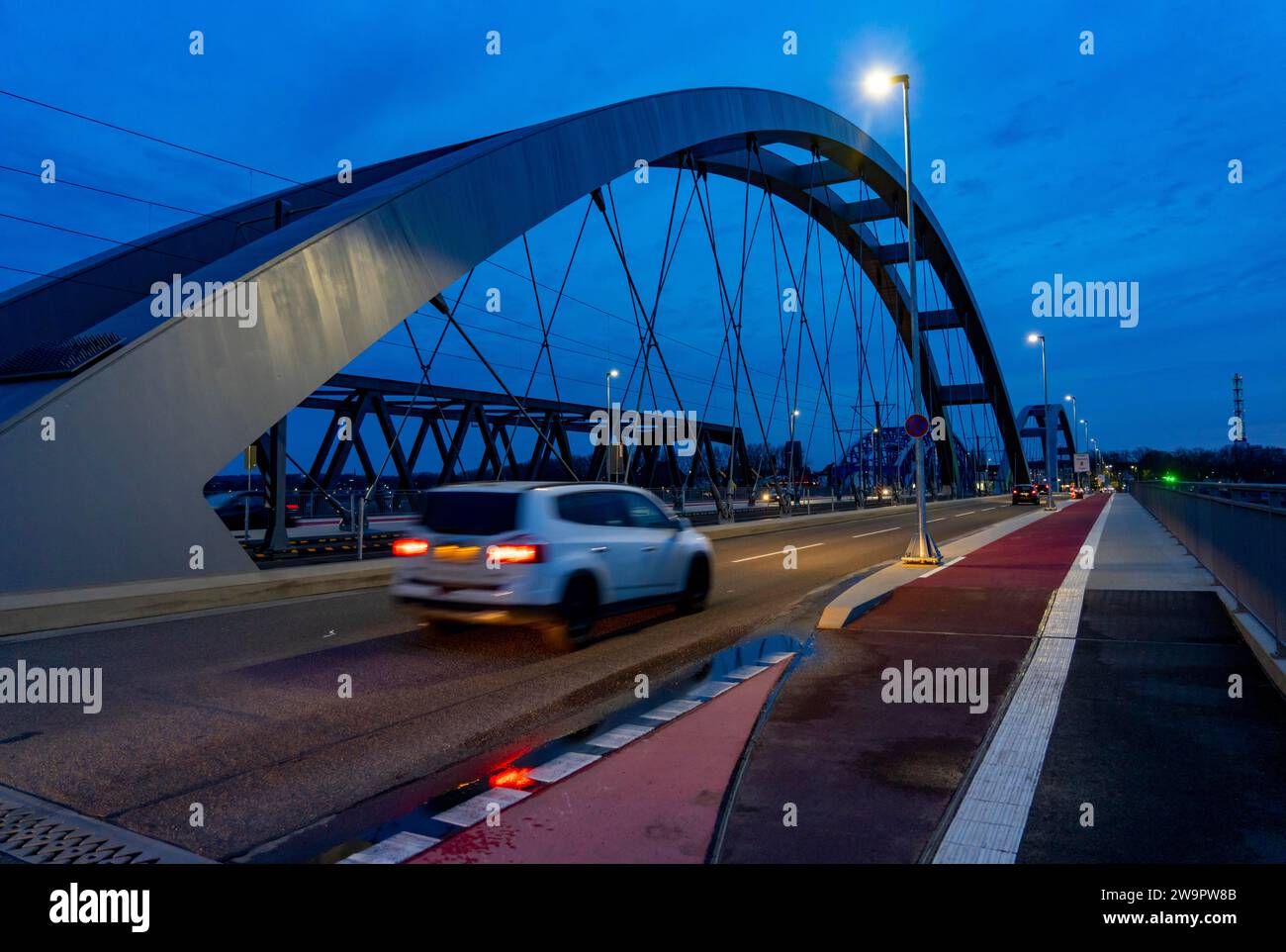 La nuova costruzione completata del ponte Karl Lehr, sulla Ruhr e sul ...