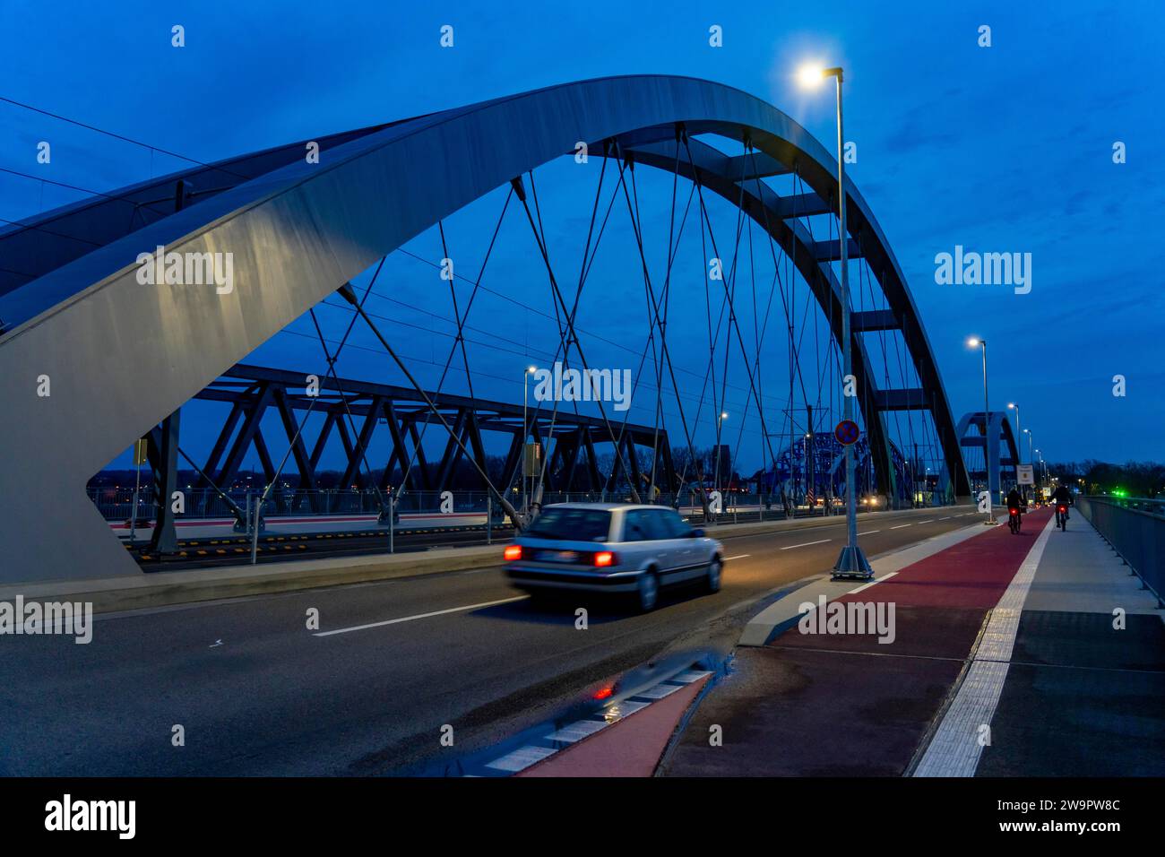 La nuova costruzione completata del ponte Karl Lehr, sulla Ruhr e sul ...