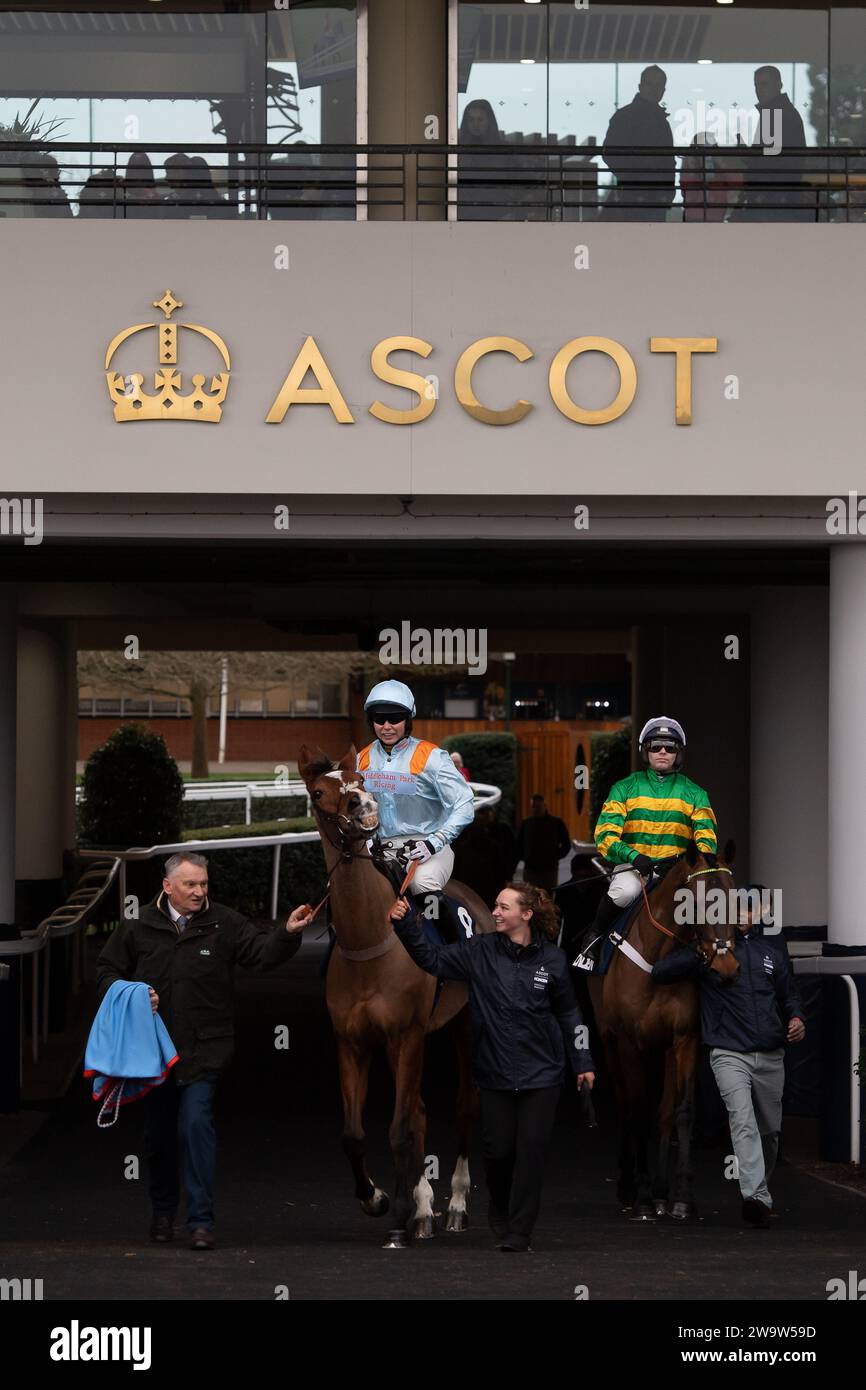 Ascot, Regno Unito. 23 dicembre 2023. Horse Red Risk, guidato dal ...
