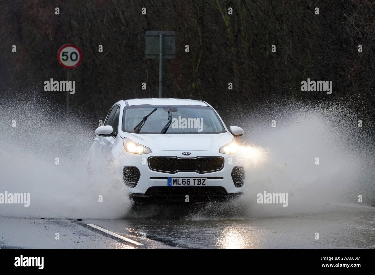 I conducenti devono affrontare condizioni di guida difficili vicino a ...