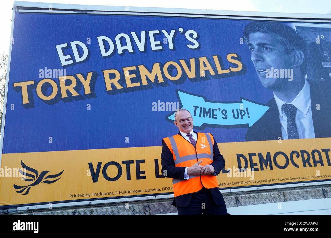 Il leader liberale democratico Sir ed Davey posa per una fotografia ...