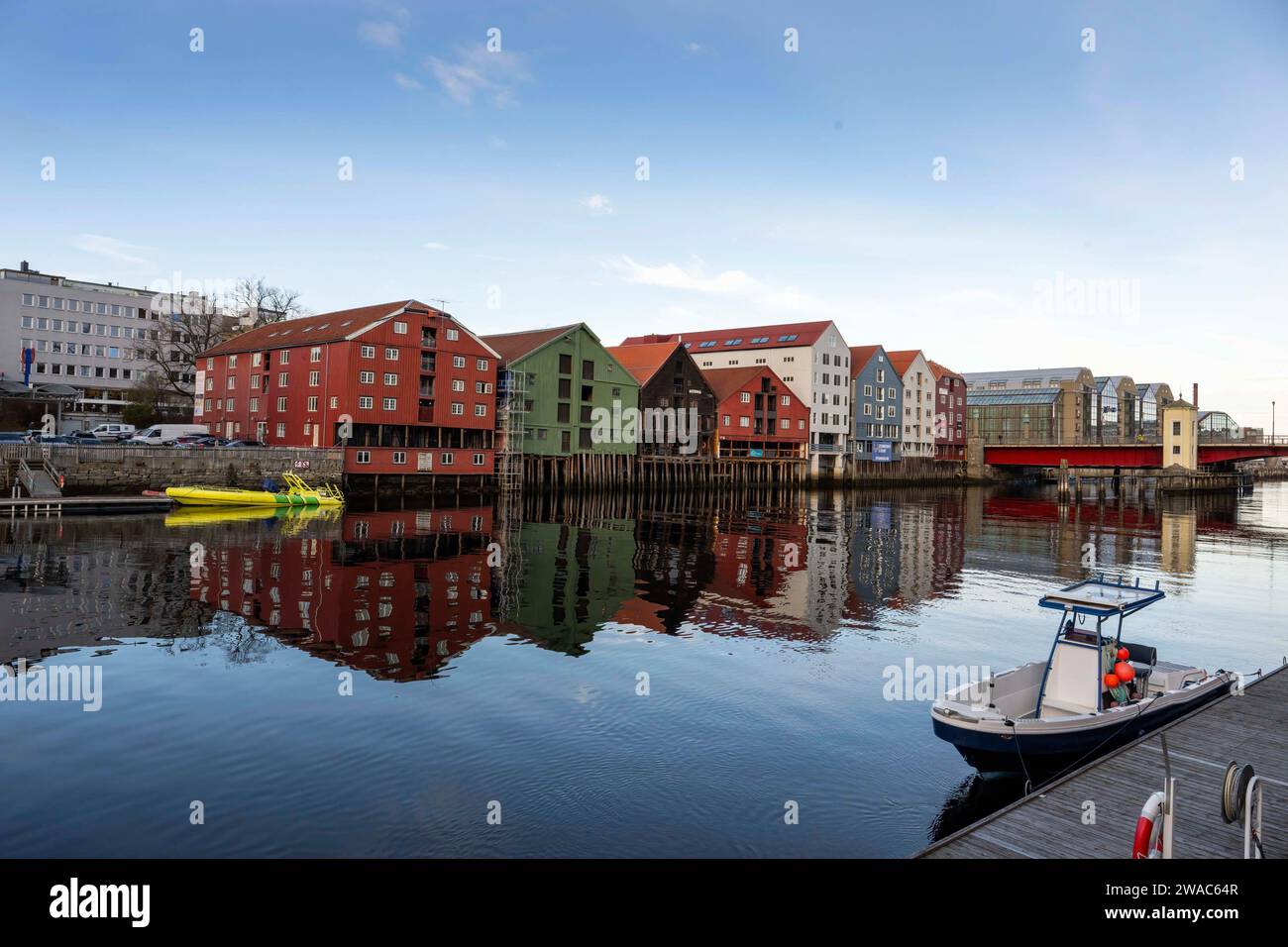 Trondhem, Norvegia. 7 novembre 2023. Vista generale delle case di legno ...