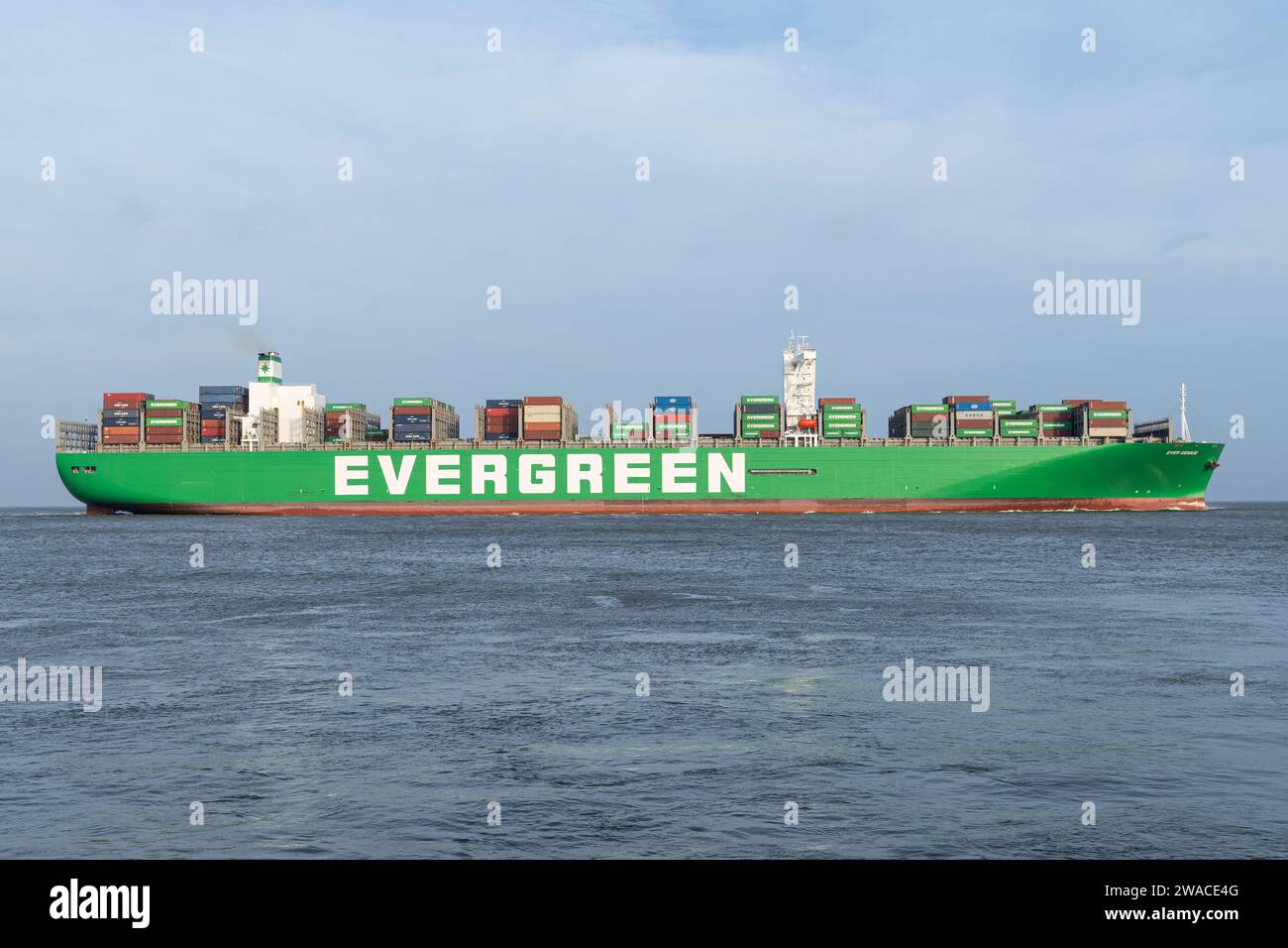 Evergreen container ship immagini e fotografie stock ad alta ...