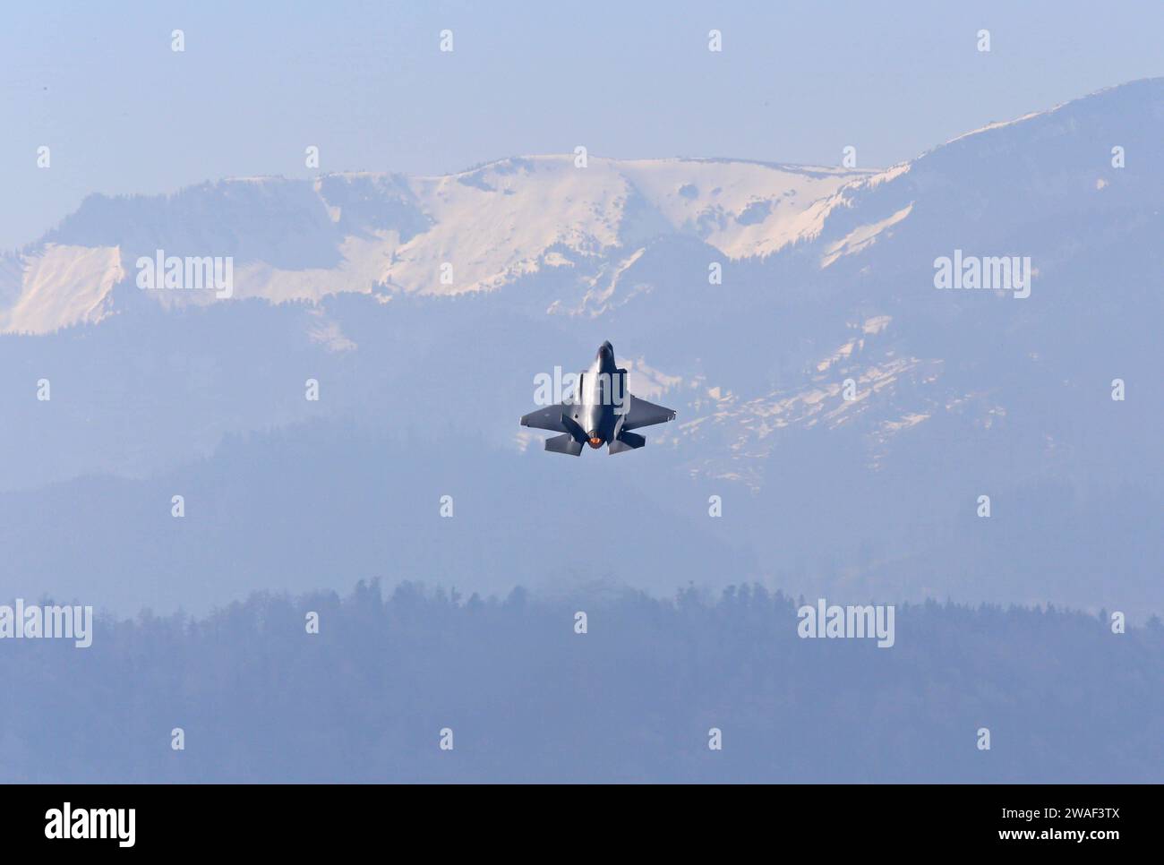 Ein Kampfflugzeug der italienischen Luftwaffe vom Typ Lockheed Martin F ...