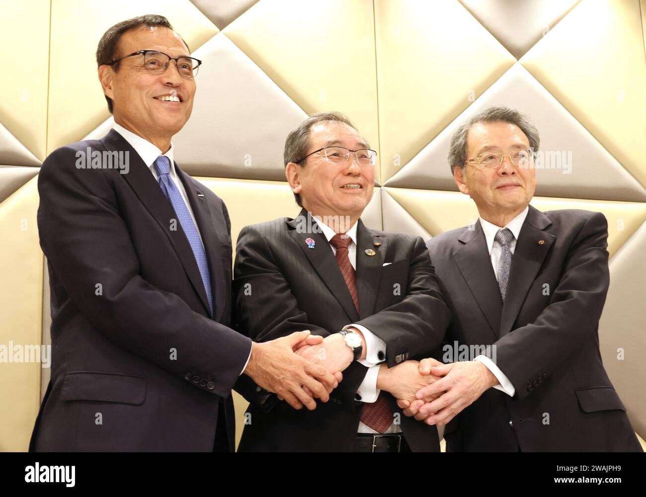Tokyo, Giappone. 5 gennaio 2024. I leader aziendali giapponesi (L-R) il ...