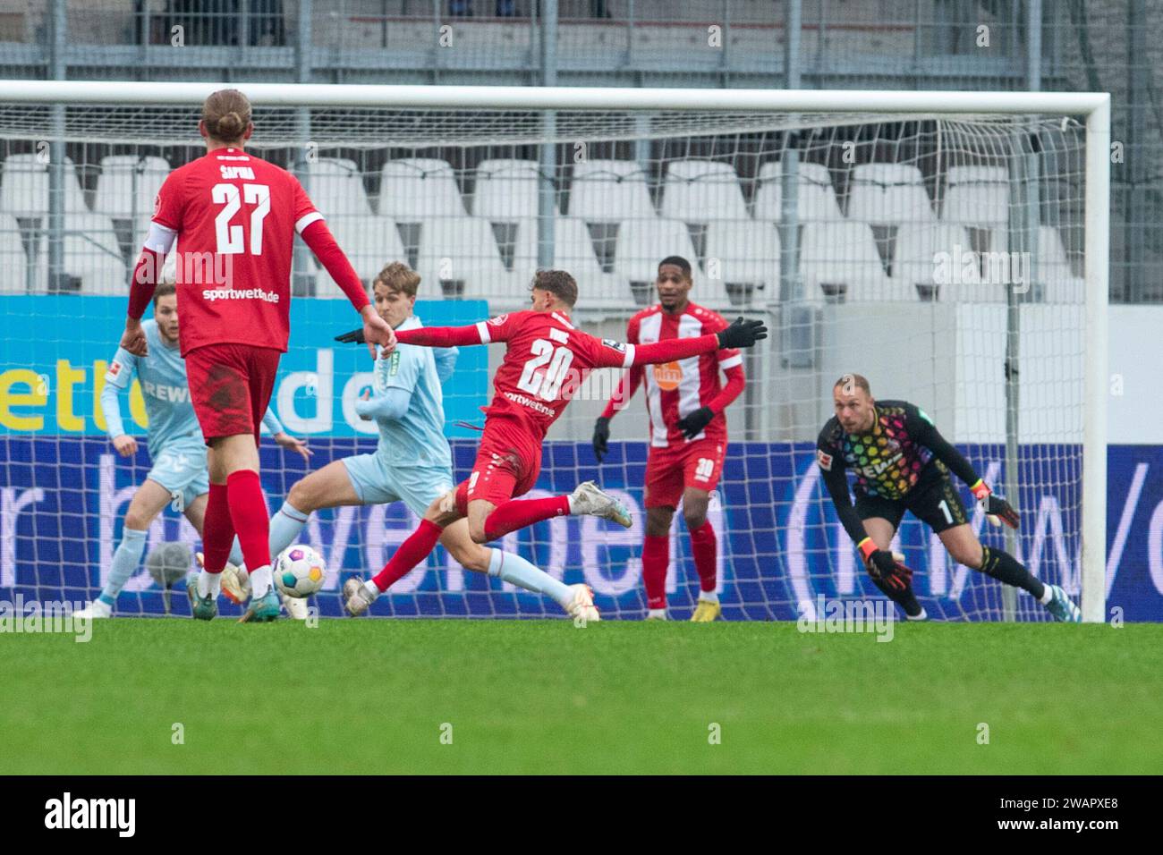 Essen, Deutschland. 6 gennaio 2024. Leonardo Vonic (Rot-Weiss Essen, n. 20) erzielt das Tor zum ...