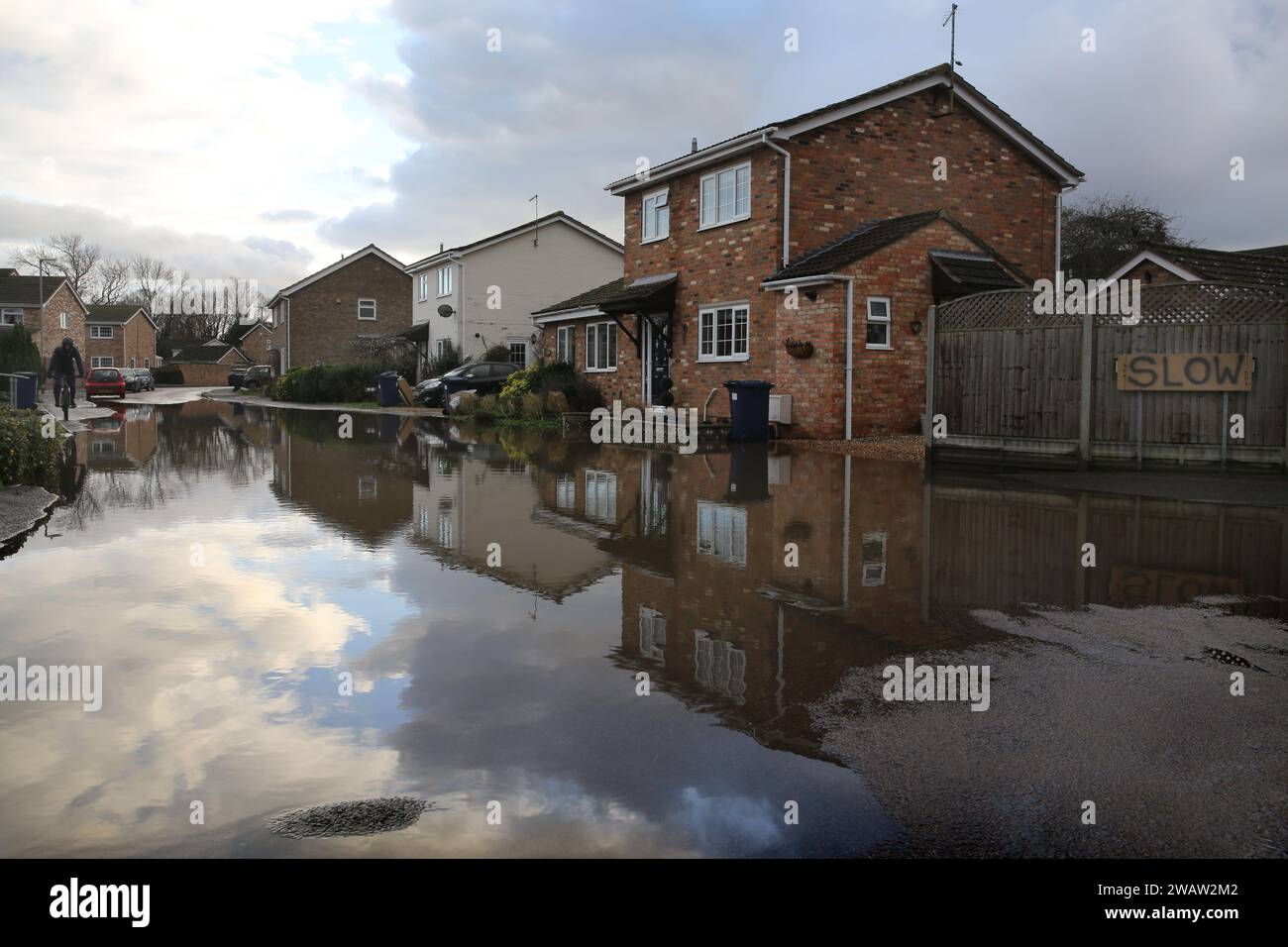 Brampton, Regno Unito. 6 gennaio 2024. I residenti appendono un cartello con la scritta "Slow ...