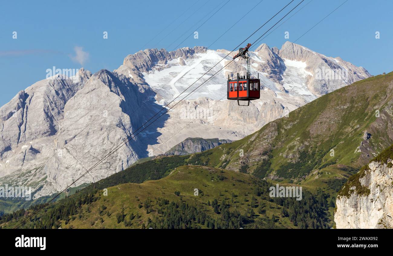 Marmolada funivia immagini e fotografie stock ad alta risoluzione - Alamy