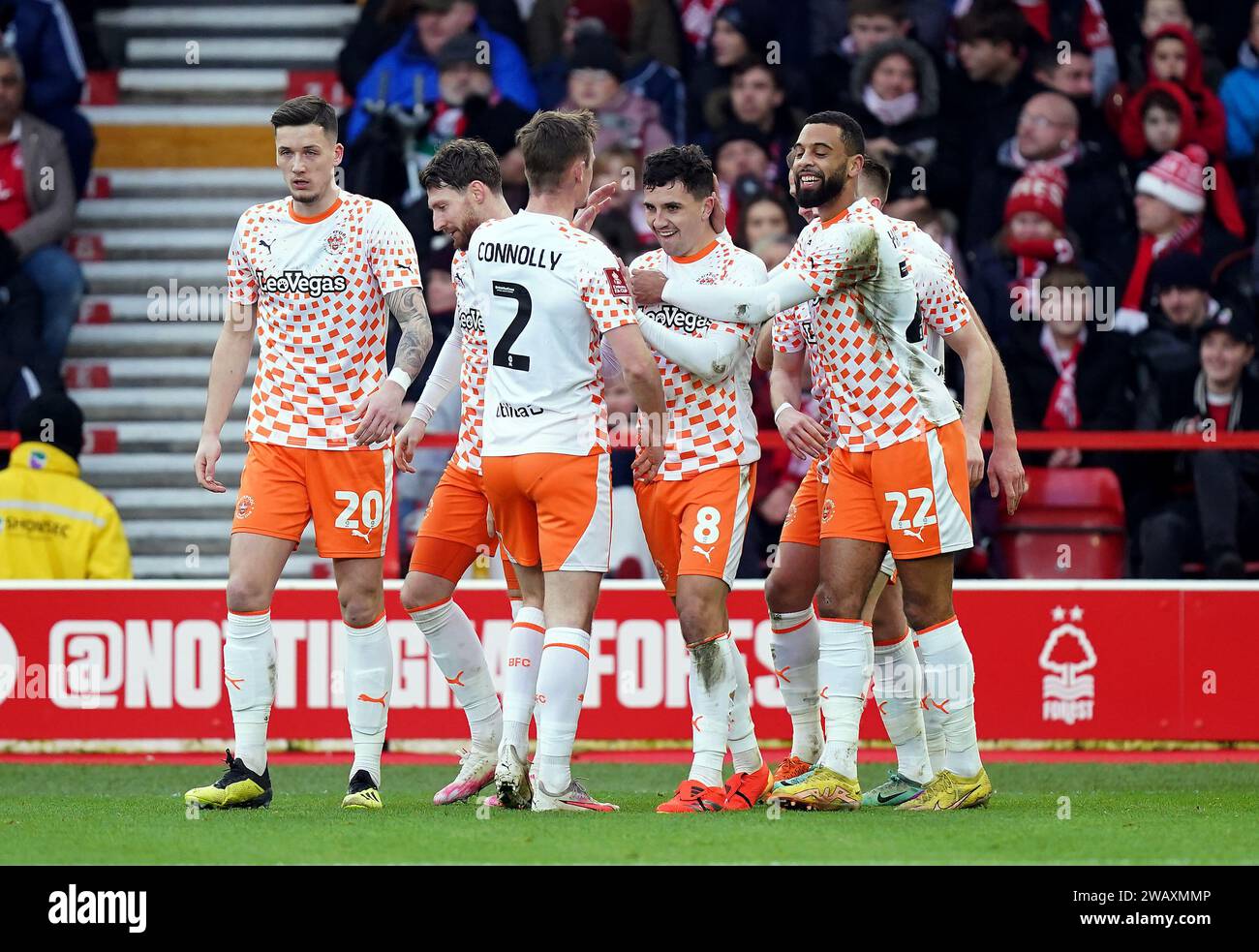 Albie Morgan del Blackpool celebra il secondo gol della squadra con i ...