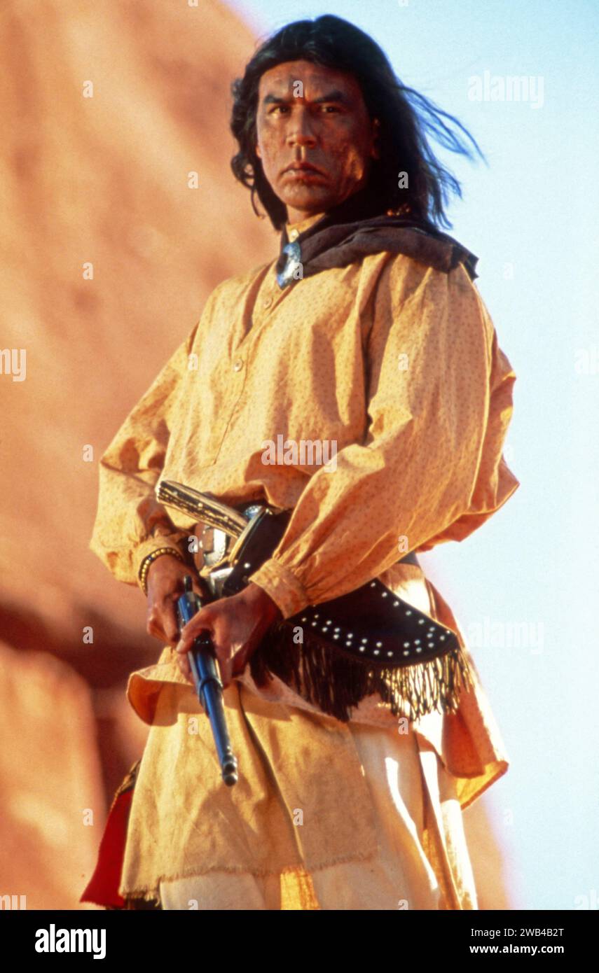 Geronimo: una leggenda americana Anno: 1994 USA Direttore : Walter Hill Wes Studi Foto stock - Alamy