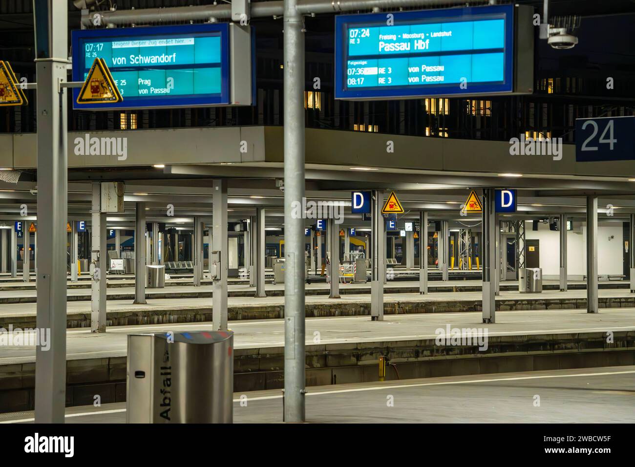 Streik der Lokführergewerkschaft GDL, leere Bahnsteige morgens im Hauptbahnhof, München, 10 ...