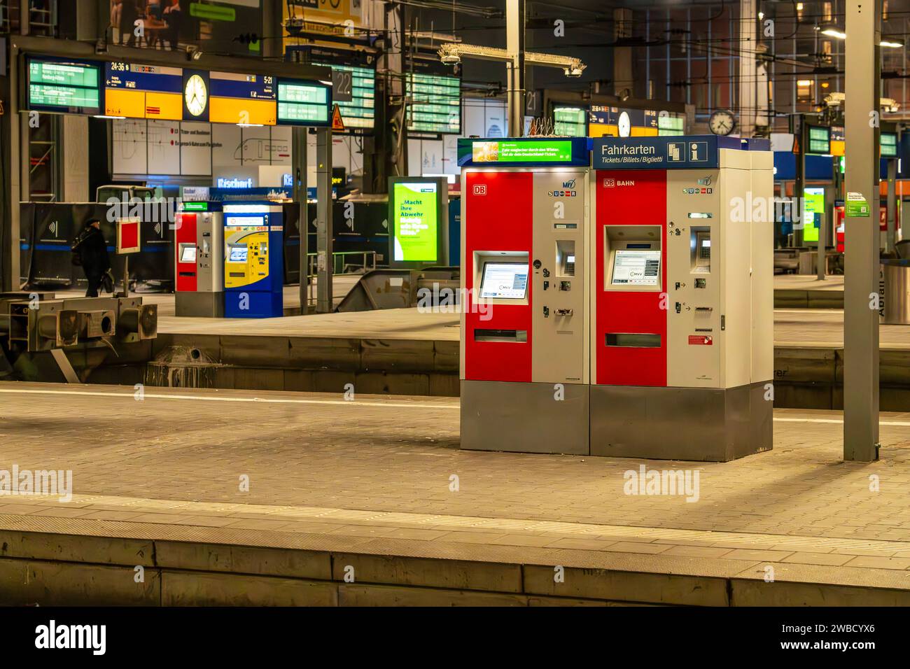 Streik der Lokführergewerkschaft GDL, leere Bahnsteige morgens im Hauptbahnhof, München, 10 ...