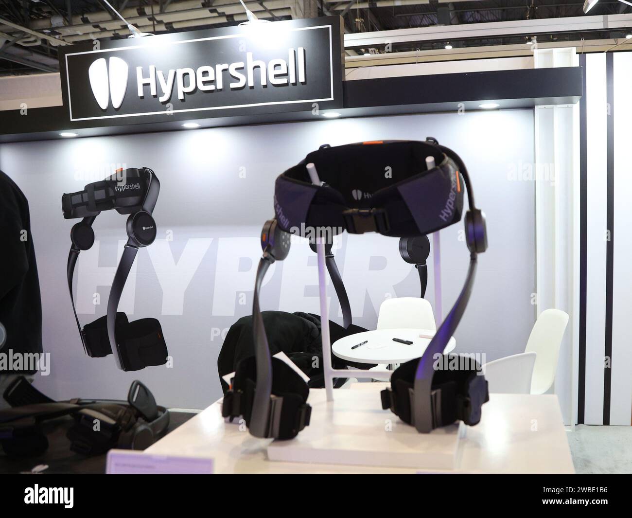 Las Vegas, Stati Uniti. 9 gennaio 2024. Una vista dell'esoscheletro ultraleggero Hypershell Gox ...