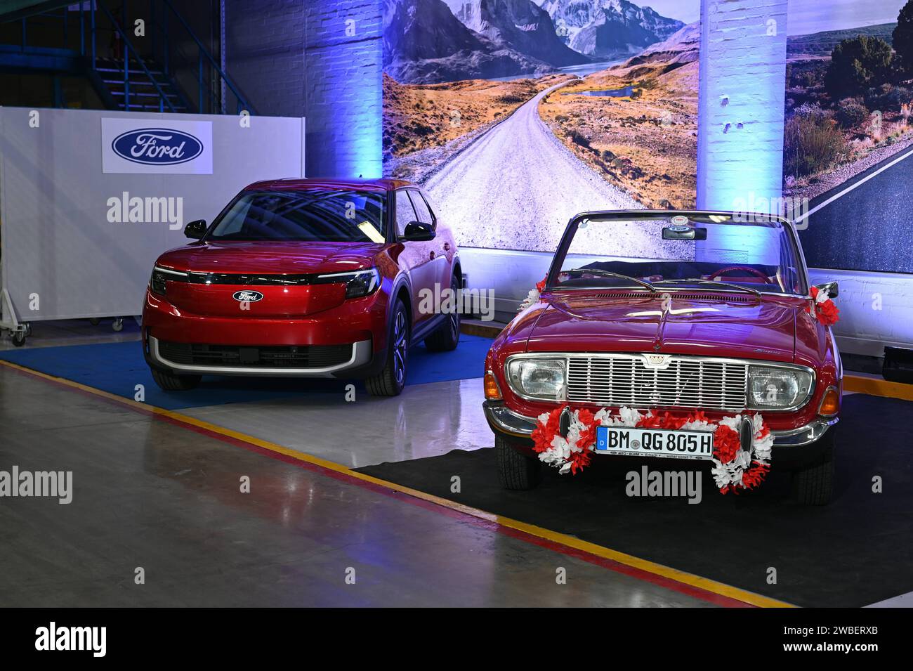 Logo altes, Schriftzug mit Wappen von Köln des Autohersteller FORD an ...