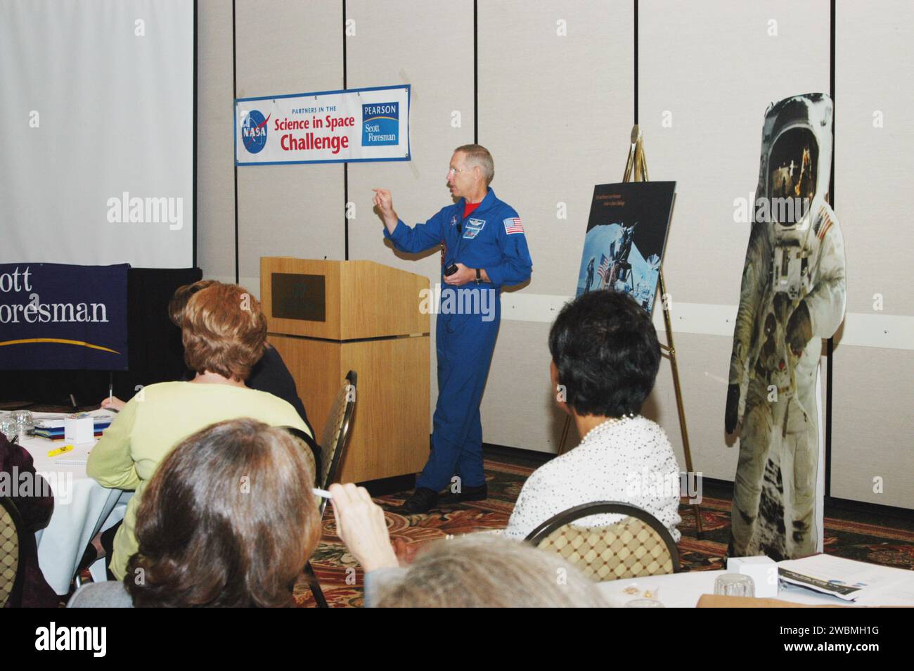 KENNEDY SPACE CENTER, FLA. - L'astronauta della NASA Patrick Forrester ...