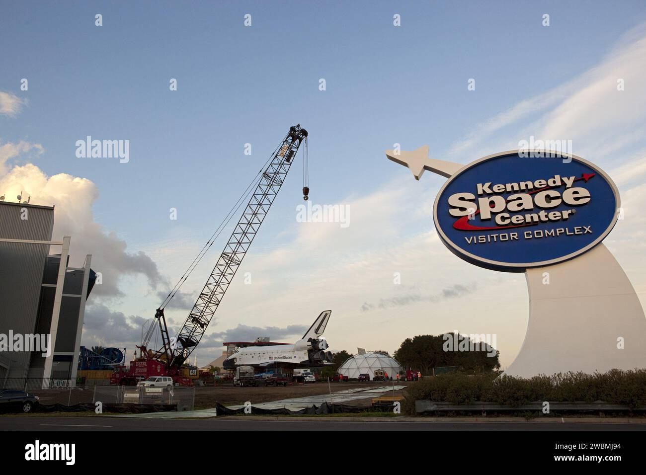 CAPE CANAVERAL, Ban. – Daybreak presso il Kennedy Space Center Visitor ...