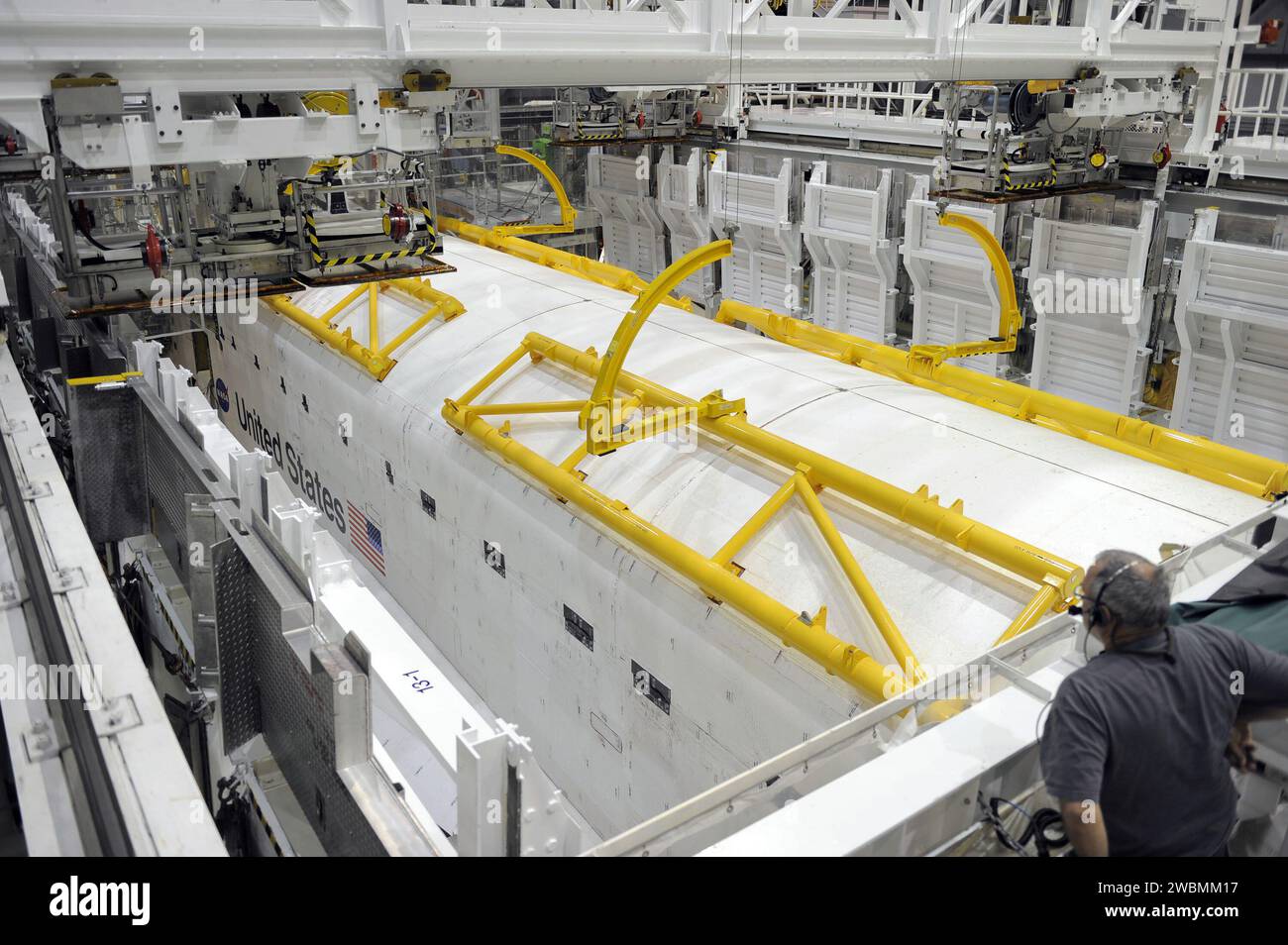 CAPE CANAVERAL, Ban. – Nell'Orbiter Processing Facility-2 del Kennedy ...