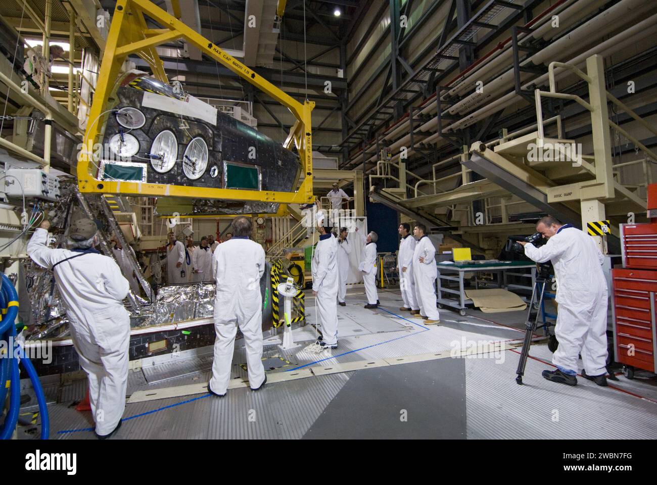 CAPE CANAVERAL, Ban. - Nell'Orbiter Processing Facility Bay 3 del ...