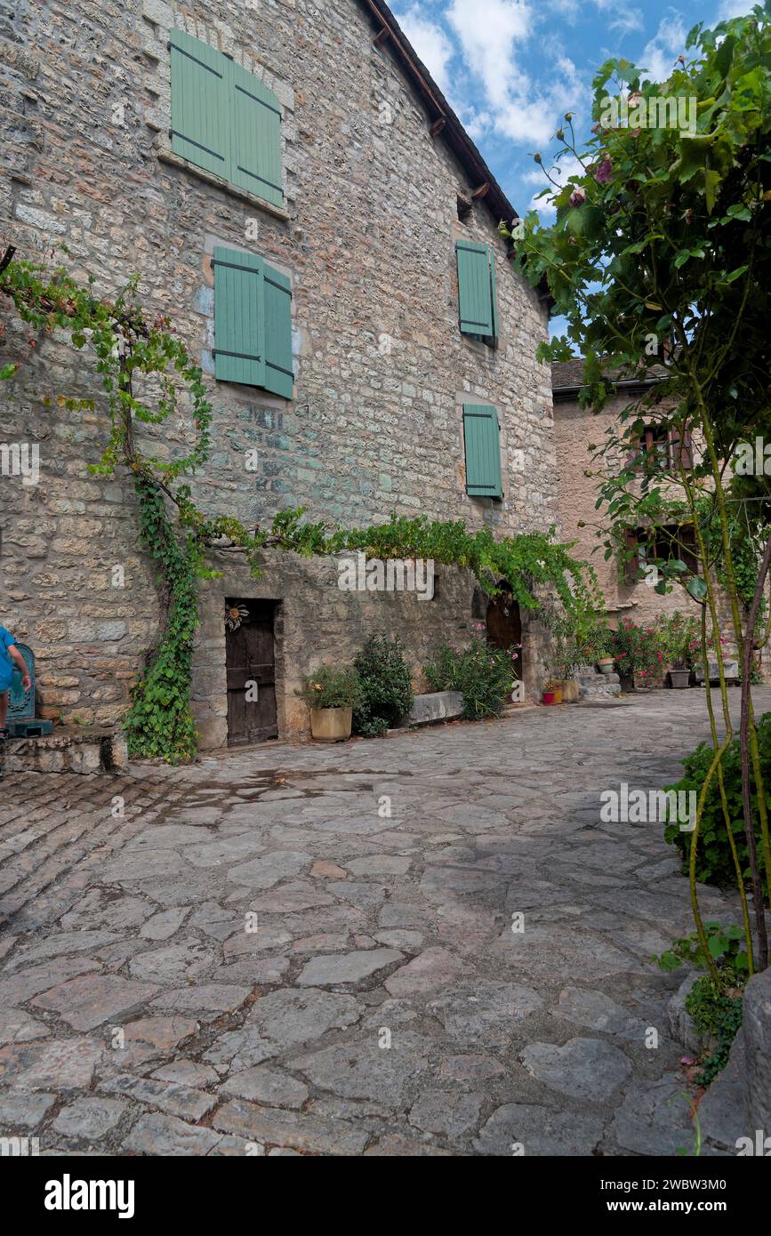 le Village médieval de Sainte enimie au coeur de la vallée du Tarn et l ...
