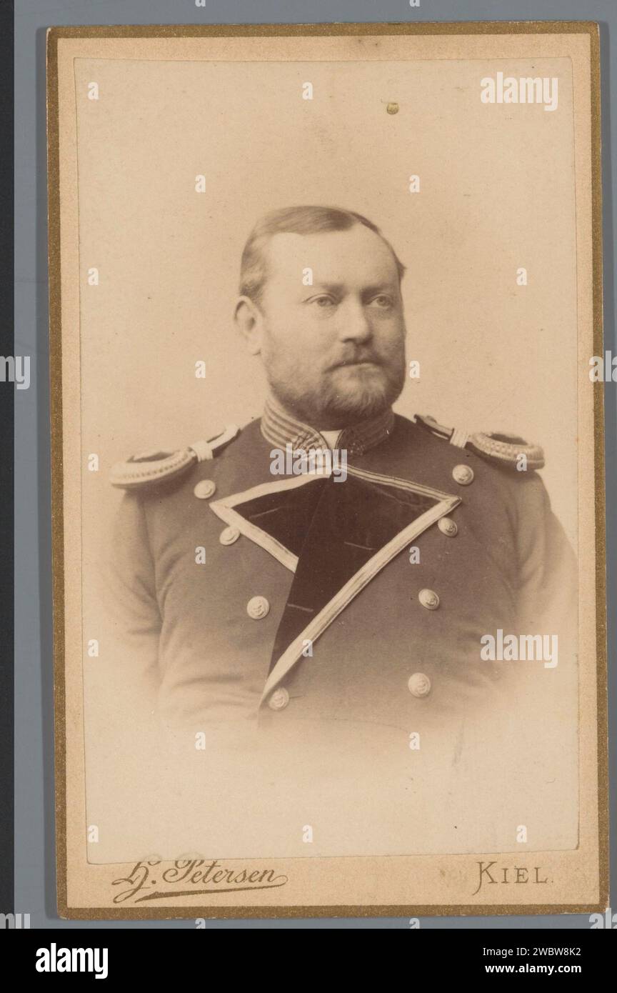 Ritratto di un uomo sconosciuto in uniforme, Heinrich Petersen, 1855 ...