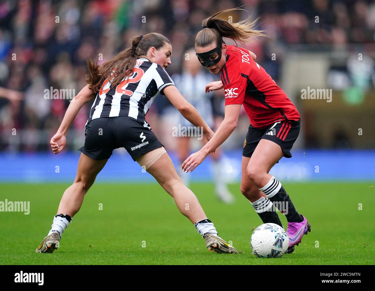 Elysia Boddy (a sinistra) del Newcastle United e Ella Toone del ...