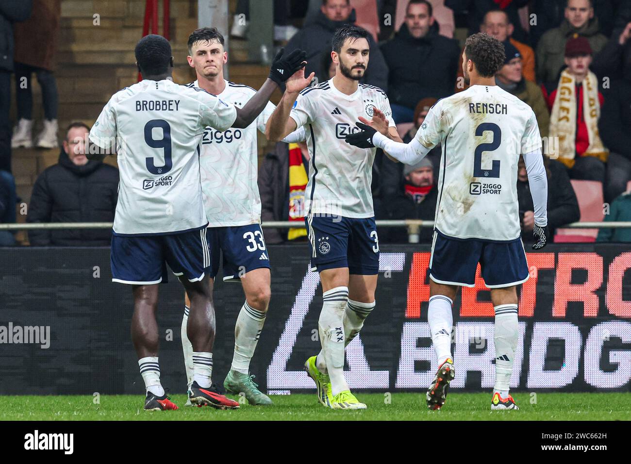 DEVENTER, PAESI BASSI - 14 GENNAIO: Benjamin Tahirovic dell'AFC Ajax ...