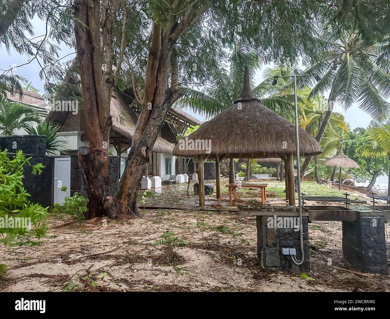 Cyclone bricht ueber Mauritius Her, und zerstoert das Resort ...