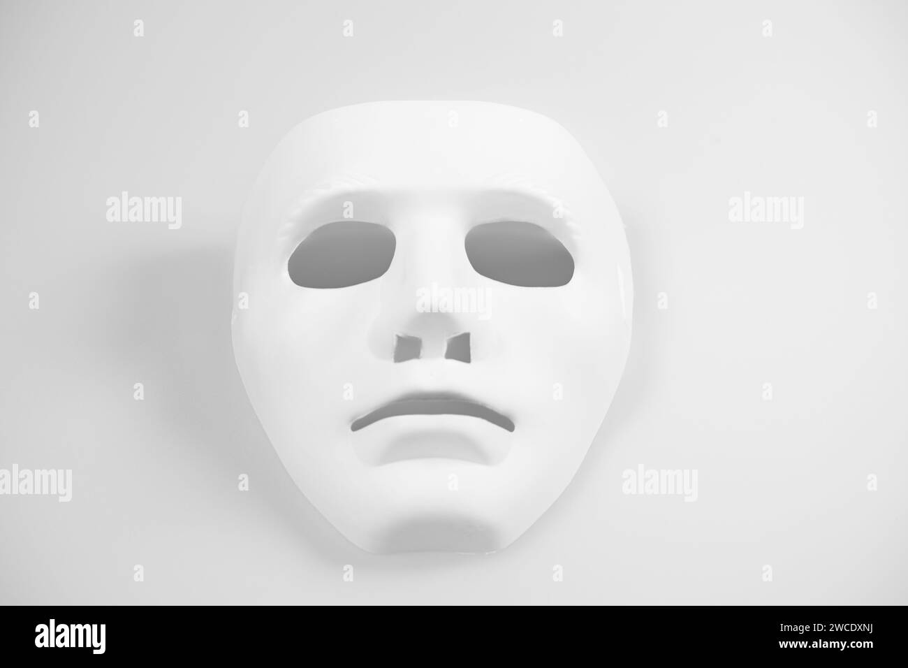 Maschera bianca carnevale Foto e Immagini Stock in Bianco e Nero - Alamy