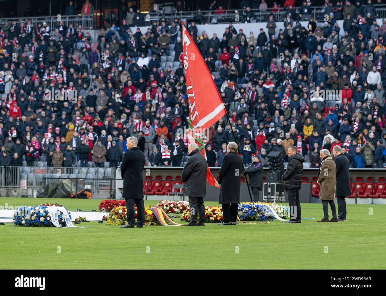 Muenchen, Deutschland. 19 gennaio 2024. Webbegleiter auf dem Rasen wie ...