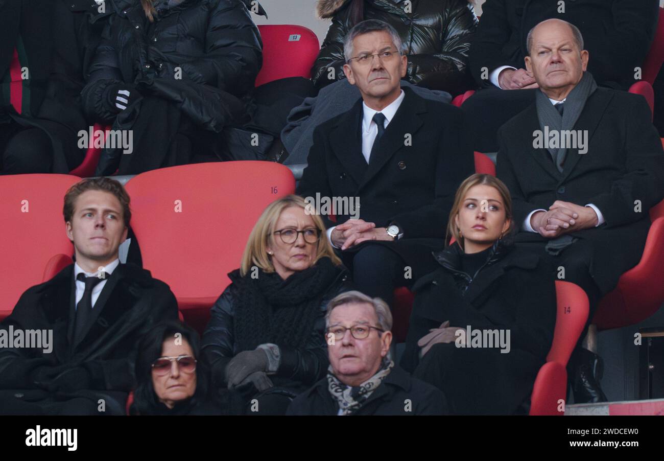 Herbert HAINER, presidente della FCB ed ex CEO Adidas Olaf Scholz ...