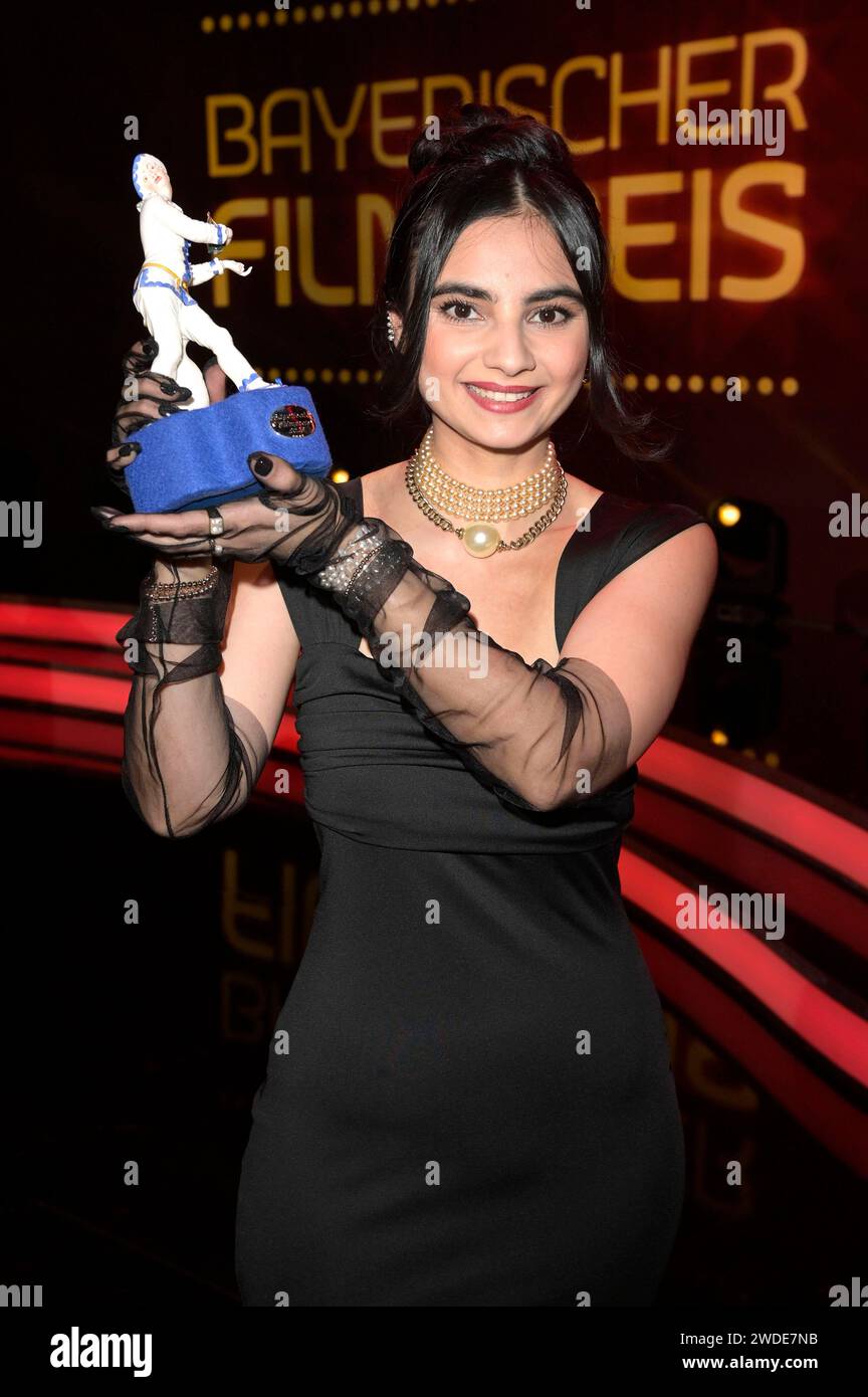 Bayan Layla bei der Verleihung des 45. Bayerischen Filmpreises 2023 im ...