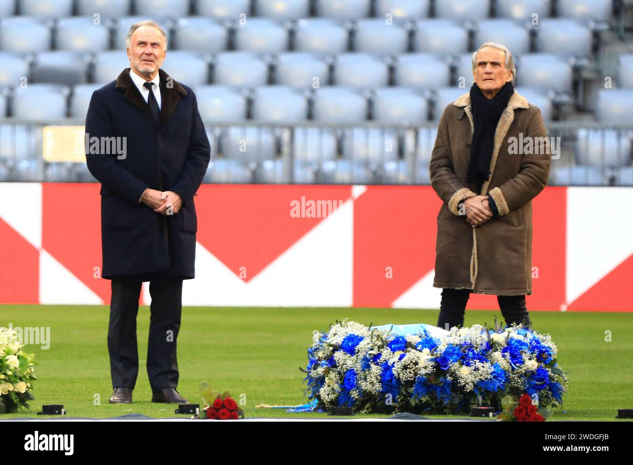 Karl-Heinz Rummenigge und Wolfgang Overath bei der Gedenkfeier für Franz Beckenbauer nella der ...