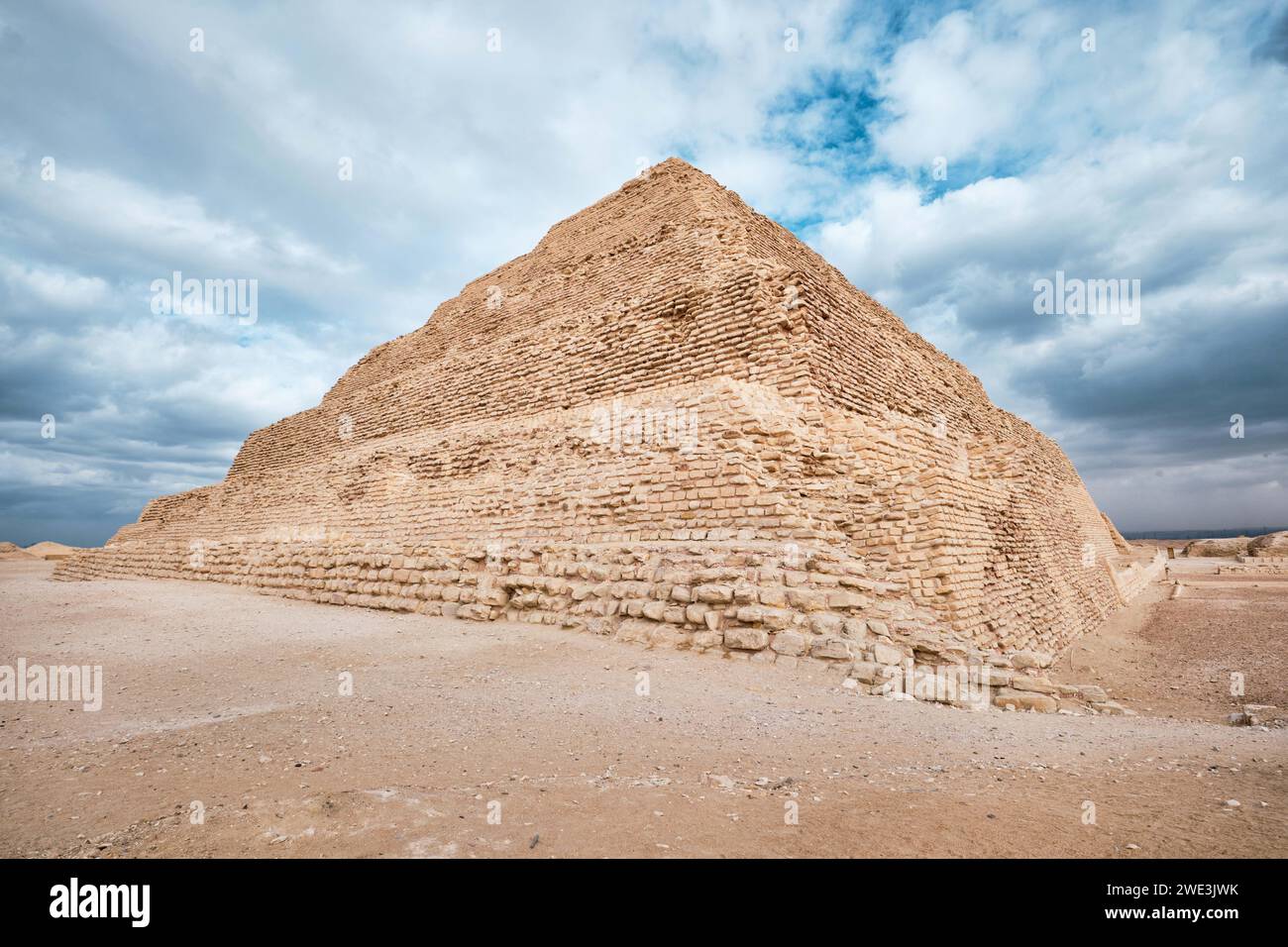 Piramide a gradoni di zoser immagini e fotografie stock ad alta ...