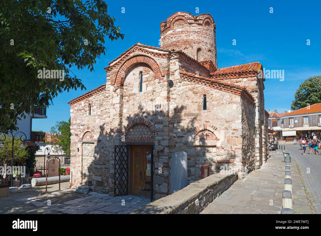 Antica chiesa bizantina con caratteristiche architetture in mattoni e ...