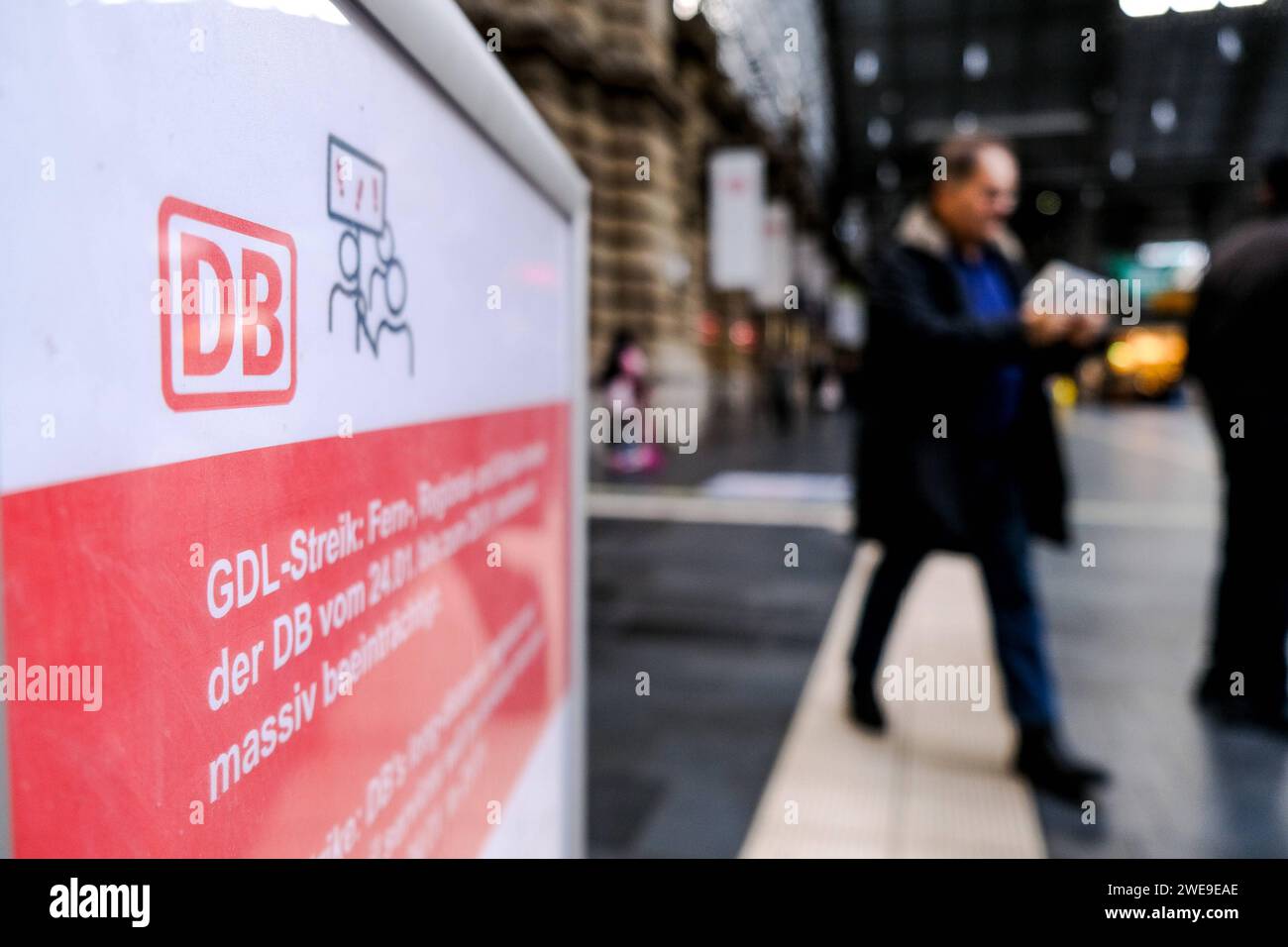 Francoforte Die Lokfuehrergewerkschaft GDL Gewerkschaft Deutscher Lokomotivfuehrer. Hat zu einem ...