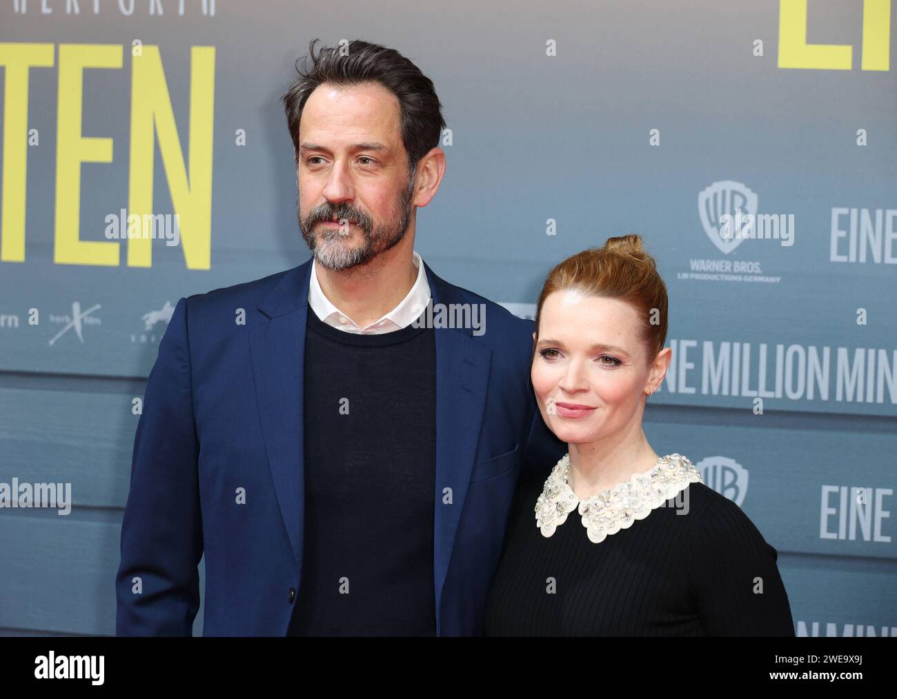 Christopher Doll mit Karoline Herfurth waehrend der Welt-Filmpremiere ...