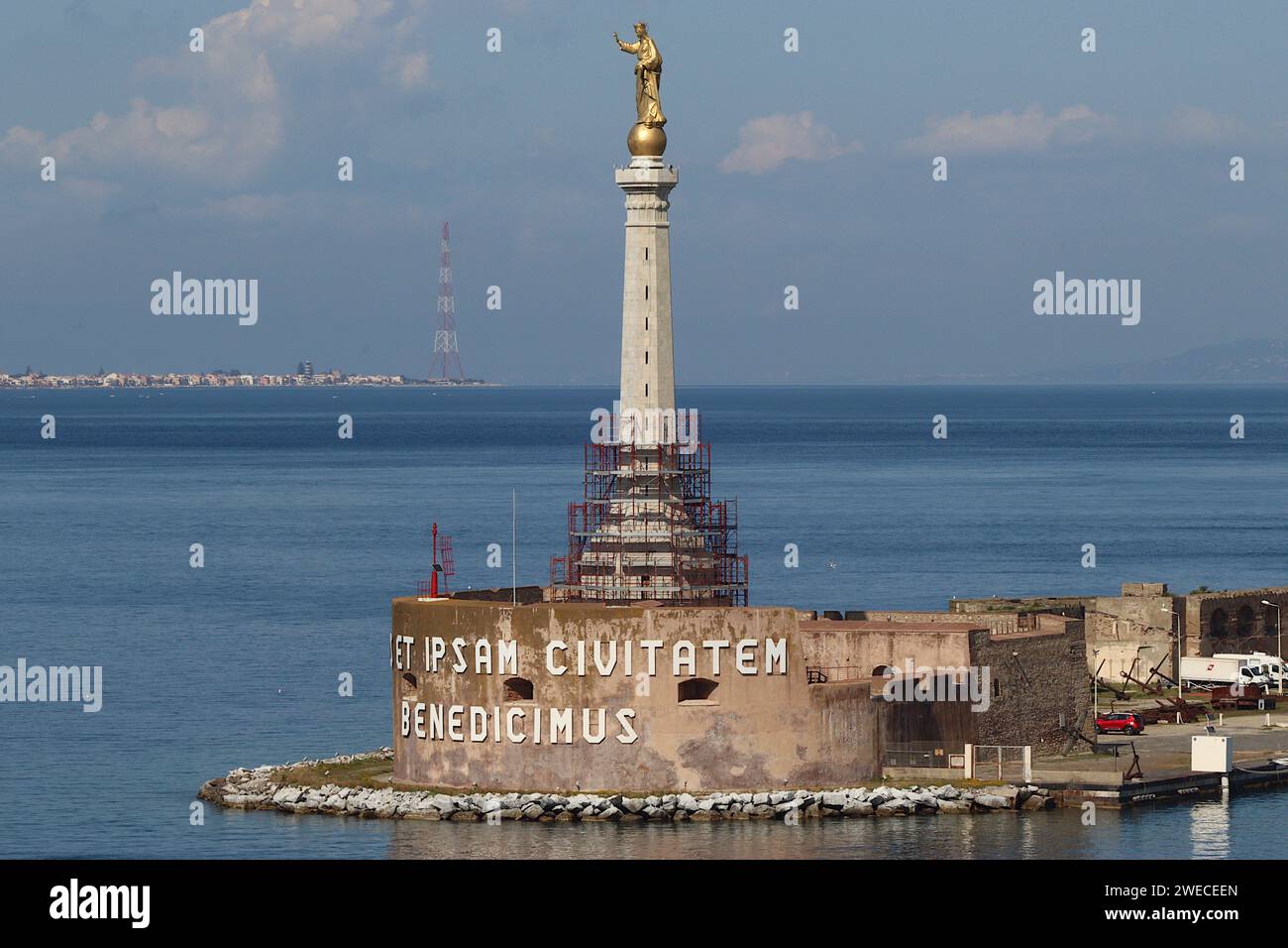 Piloni di messina immagini e fotografie stock ad alta risoluzione - Alamy