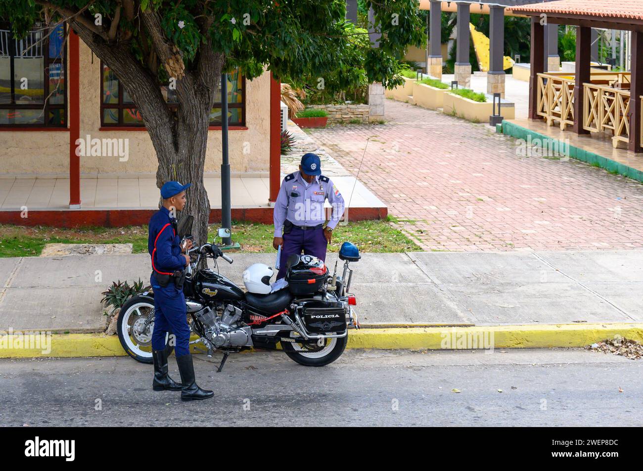 Cuban police officer immagini e fotografie stock ad alta risoluzione ...