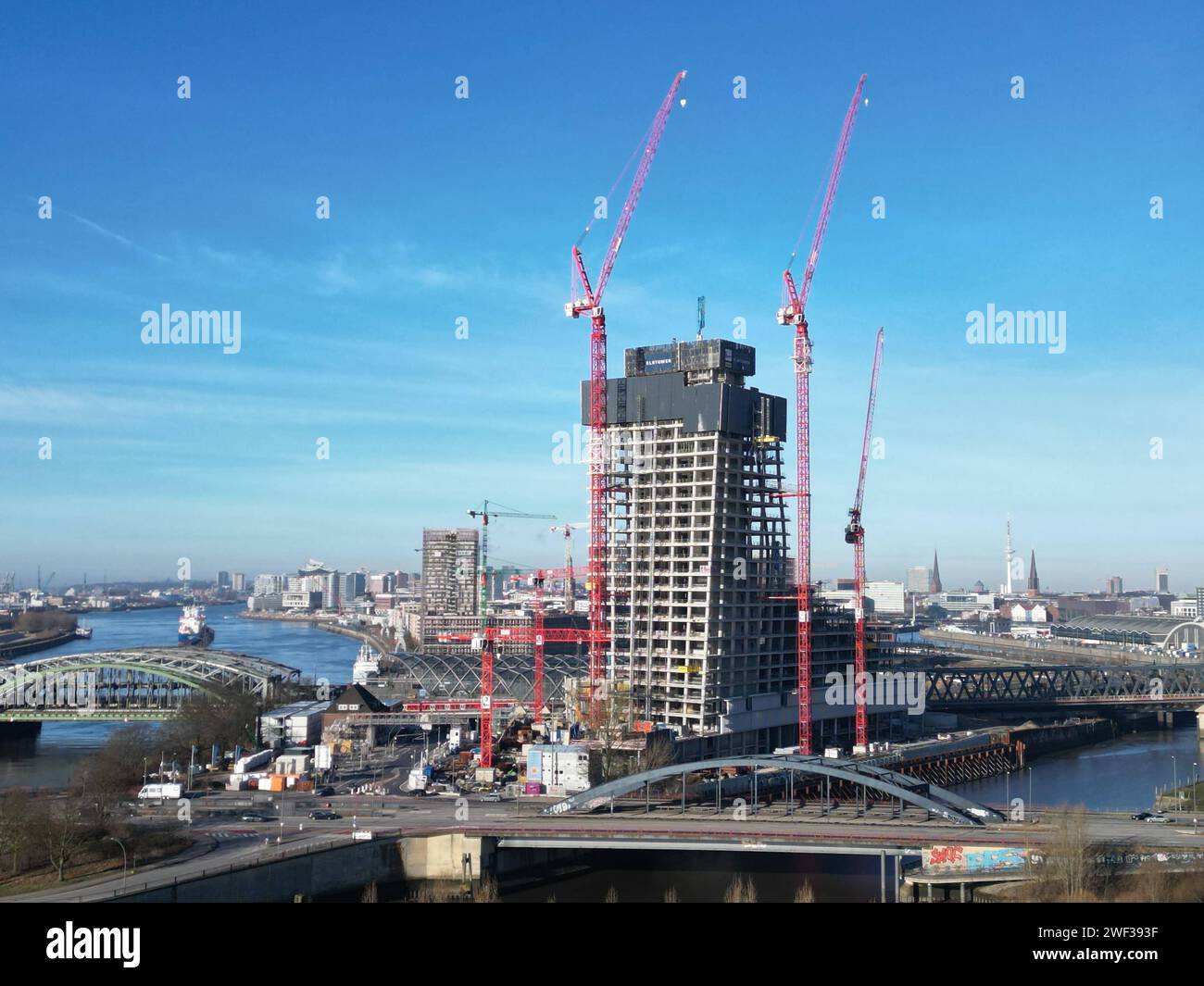 Elbtower an den Elbbrücken, Hamburg 28.1.2024 Norderelbe ...